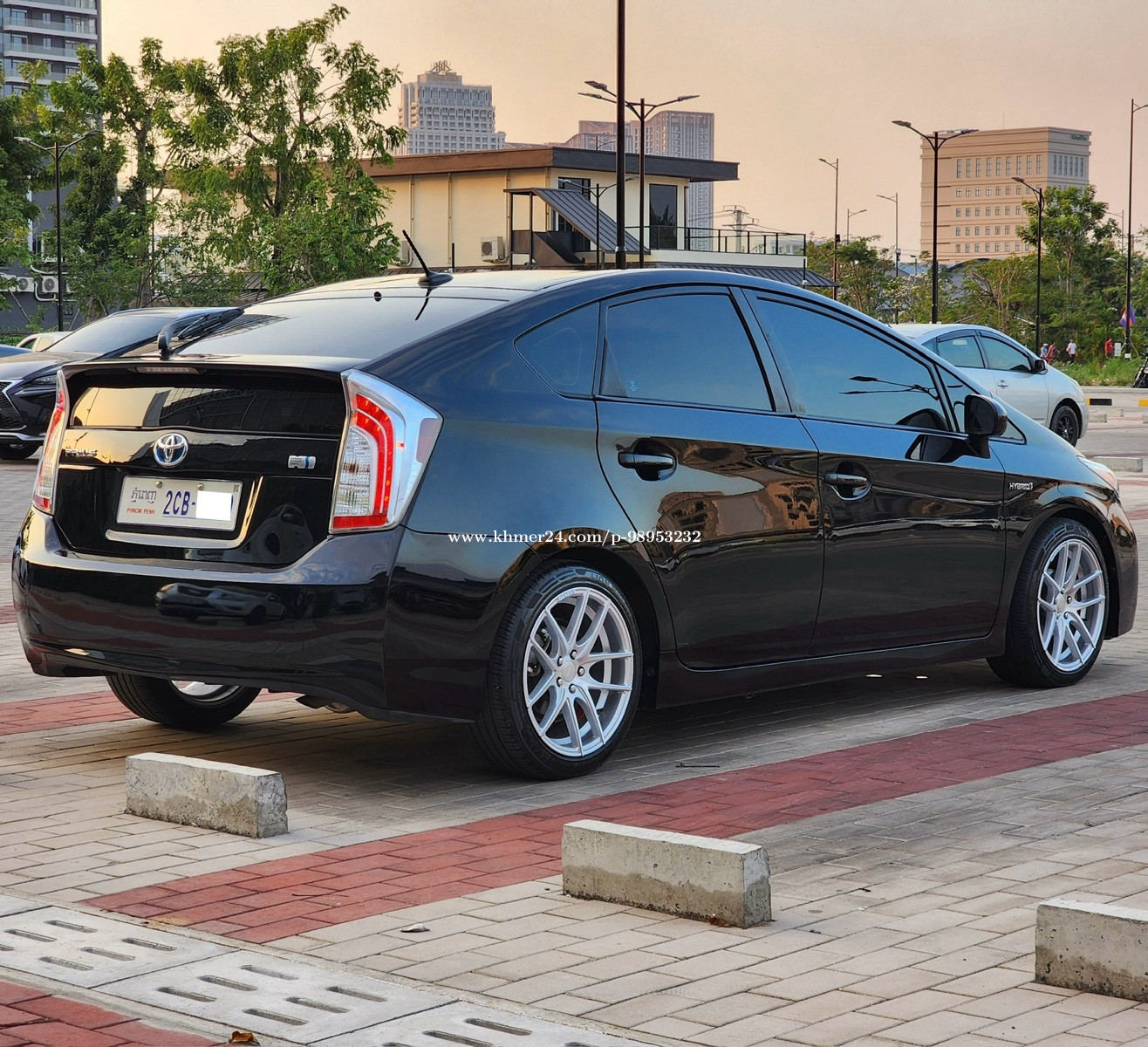 Toyota Prius 2012 Option 3 ពណ៌ខ្មៅ price $15900.00 in Phnom Penh Thmei ...