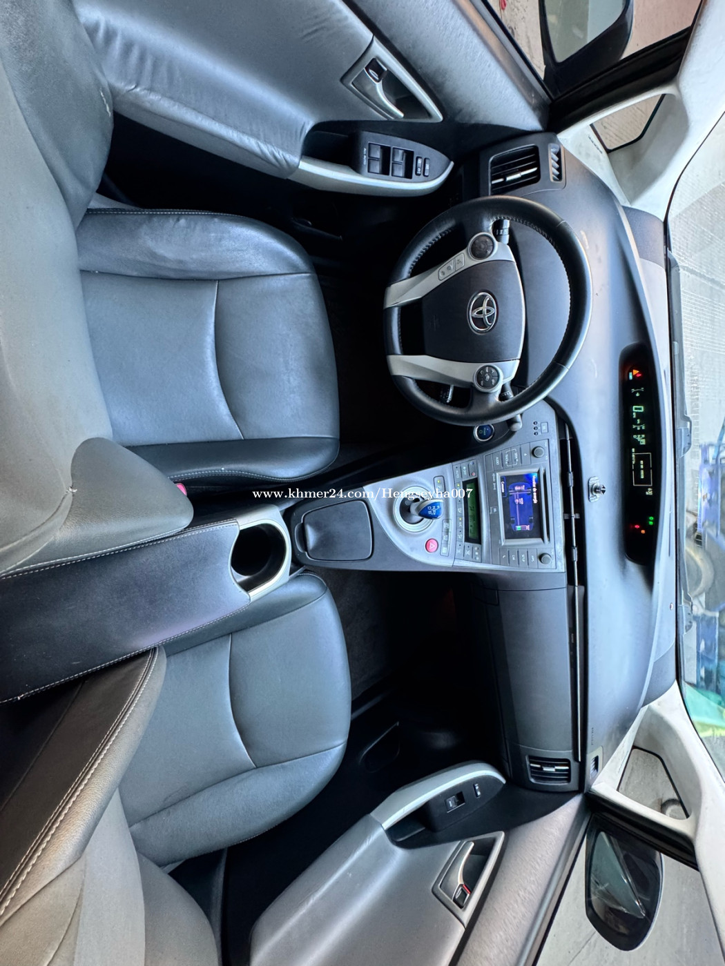 Prius 013 option5 ឡានស្អាតម៉ូយៗ price $18500.00 in Stueng Mean chey 1 ...