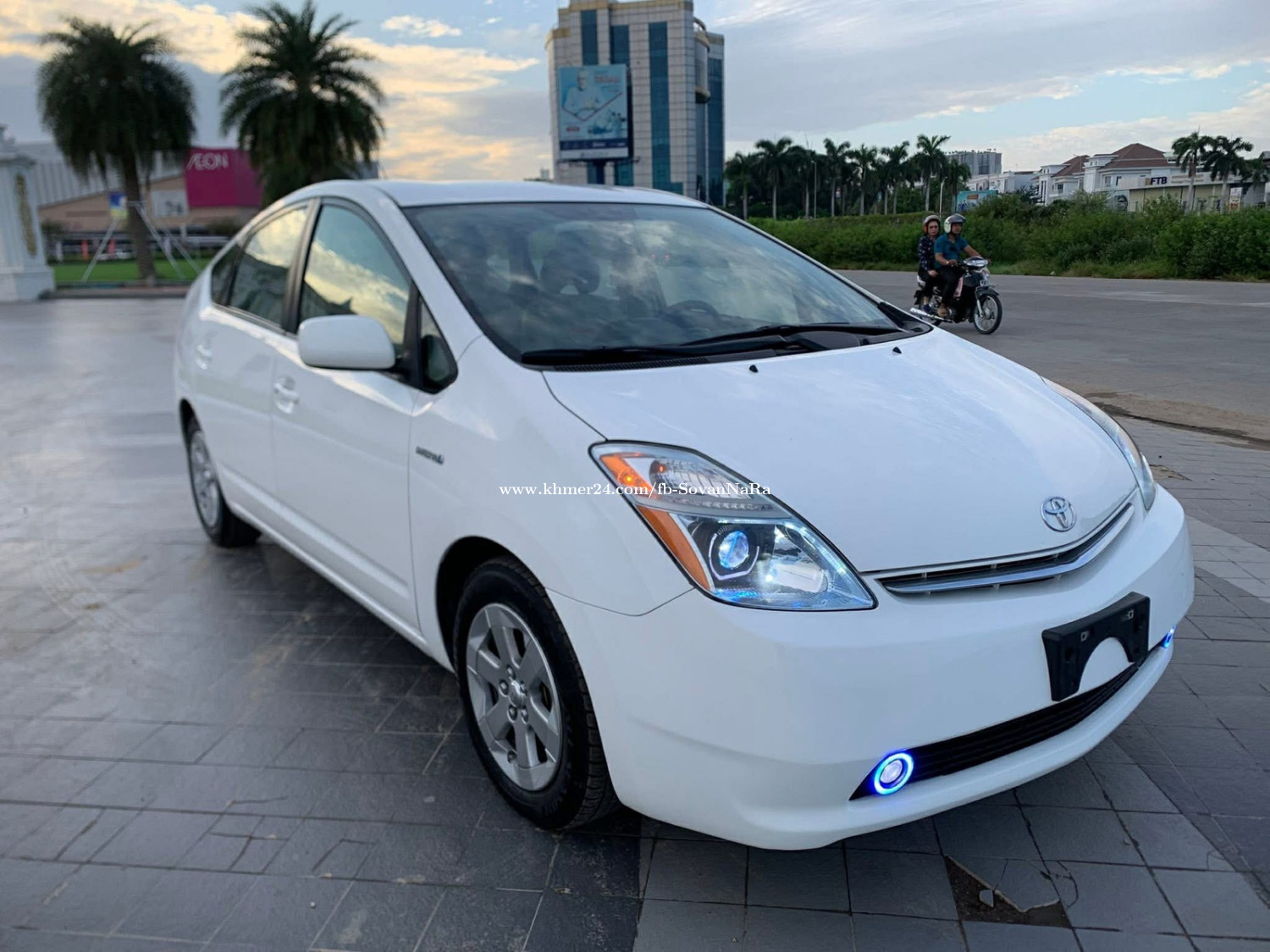 Toyota Prius សេរីឆ្នាំ2008 ពណ៍ស ...