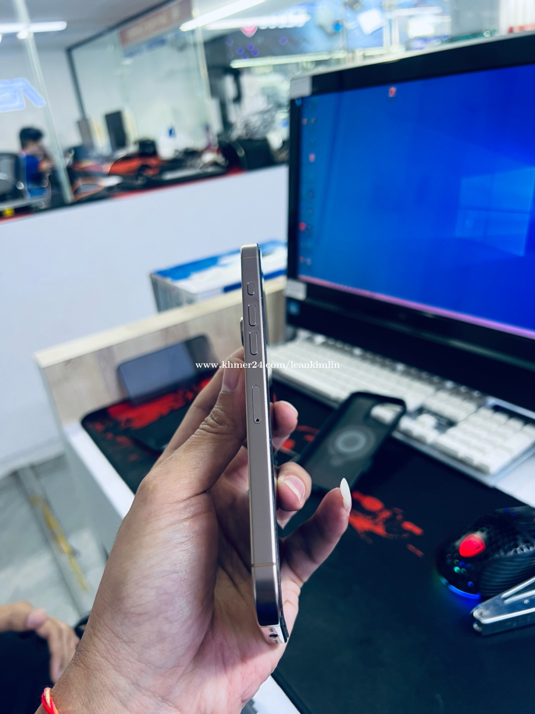 iPhone 16 Pro Max 256 ZA/A SIM 2 ស្អាត 99% price $800.00 in Boeng Keng ...