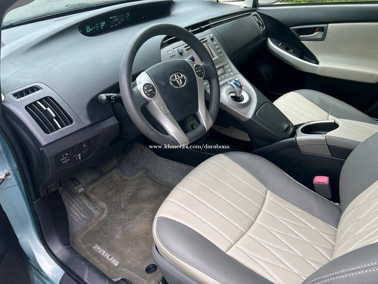 Prius 012 option 3 ក្រដាសពន្ធថ្មី ឡាន17មឺនម៉ាយ price $16700.00 in ...