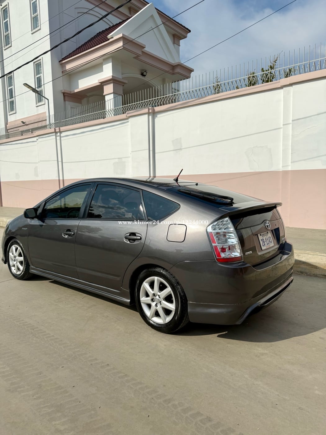 Toyota Prius 2008 half full touring price $11700.00 in Phum Thum, Kien ...