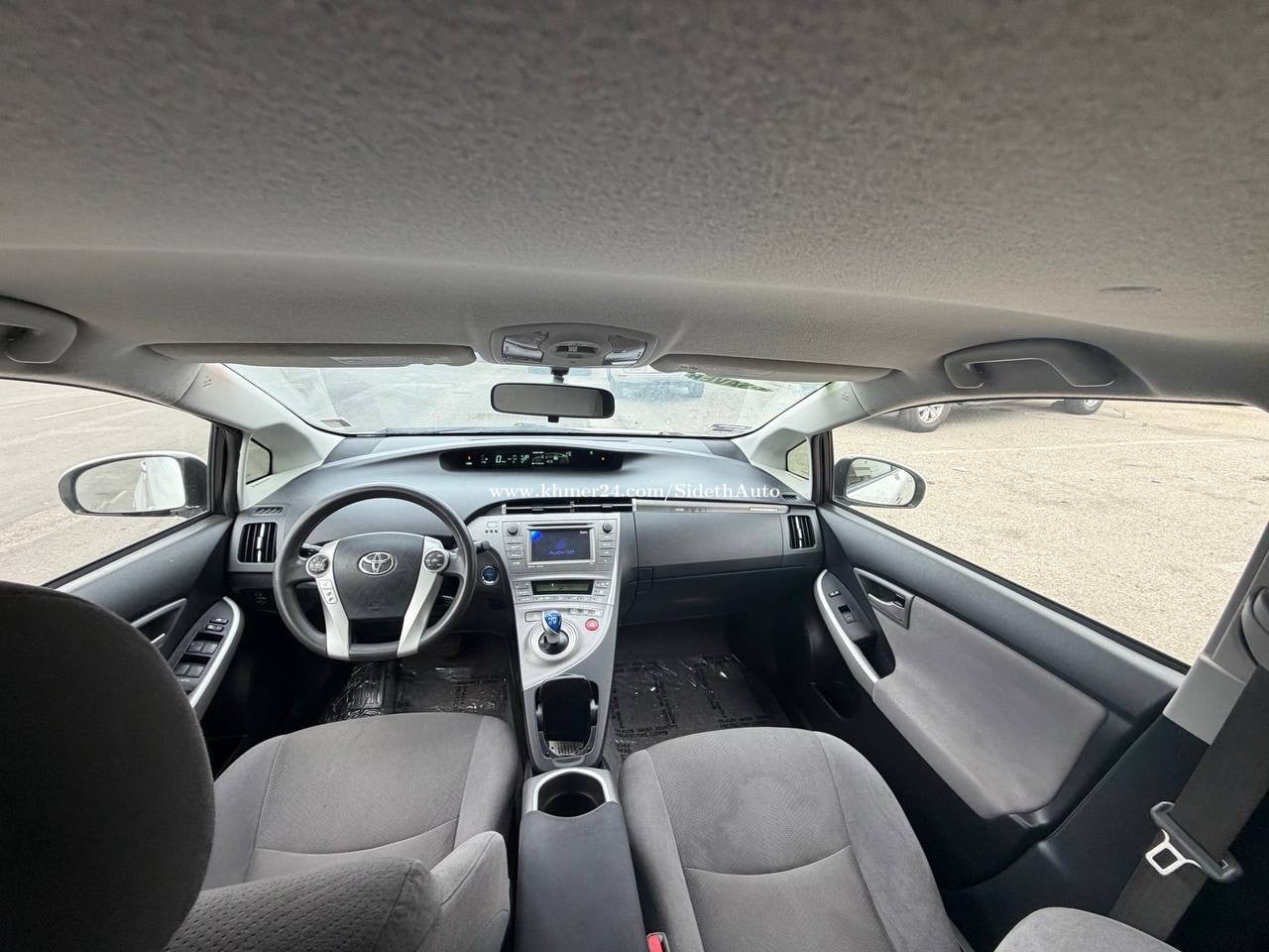 Toyota Prius Plug in 014 ឡានកាលី price $19700.00 in Chak Angrae Kraom ...