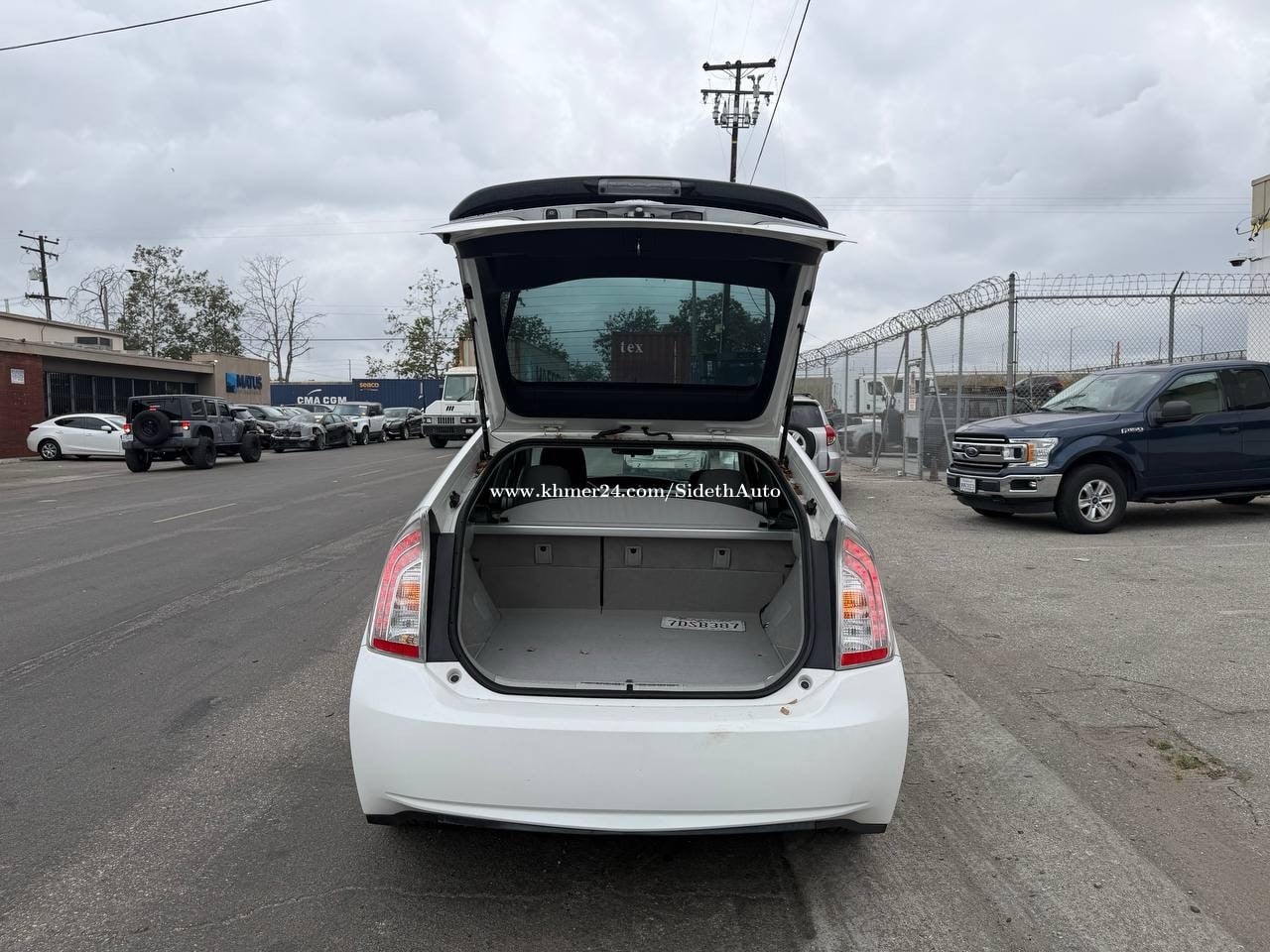 Toyota Prius Plug in 014 ឡានកាលី price $19700.00 in Chak Angrae Kraom ...