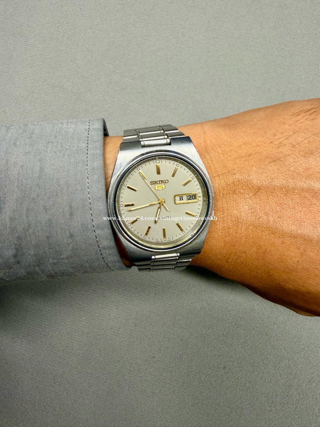 Original Rare Vintage SEIKO 5 Automatic Gray Dial with Gold-Hand Roman ...